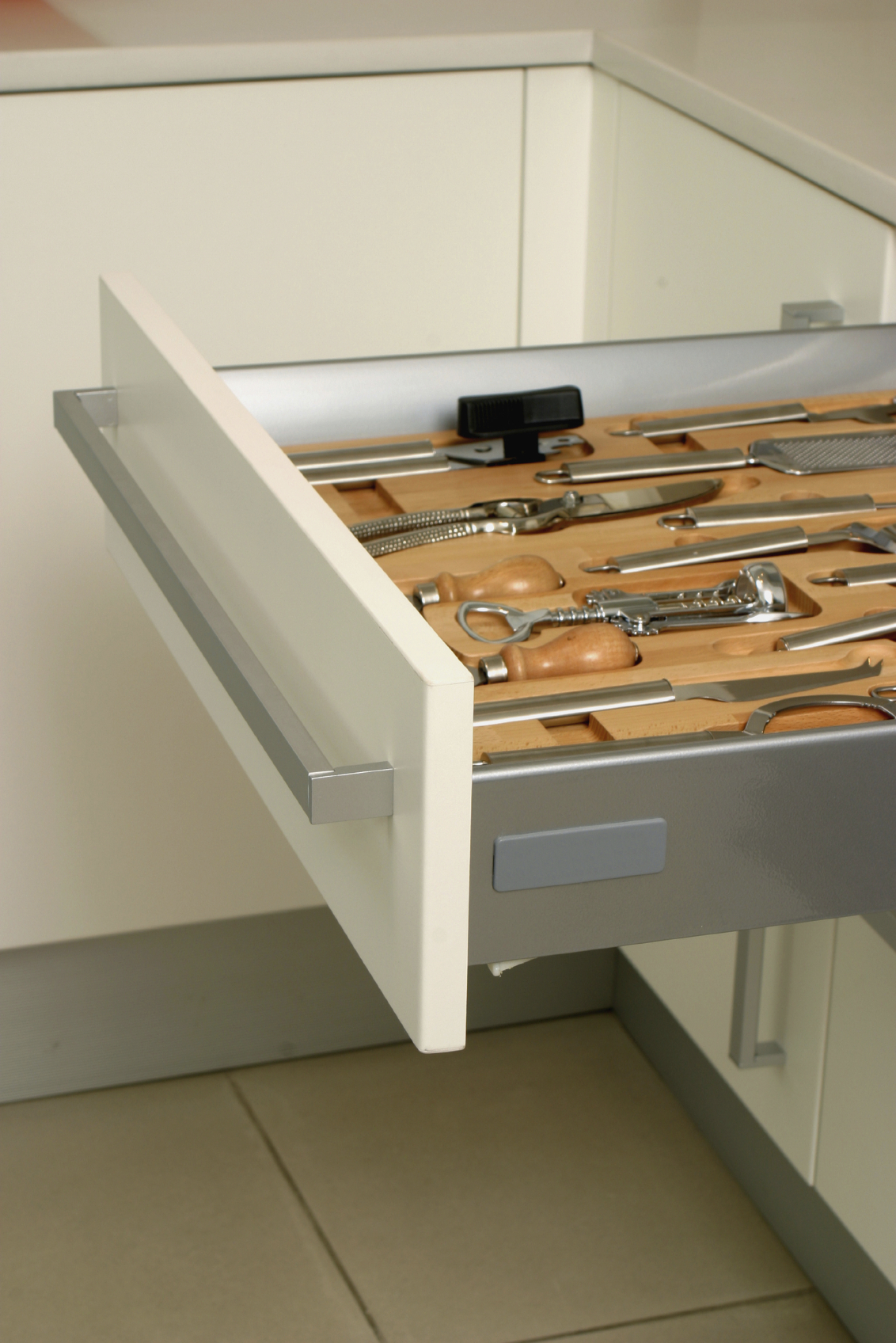 How To Organize Your Kitchen Cabinets And Keep Them Organized